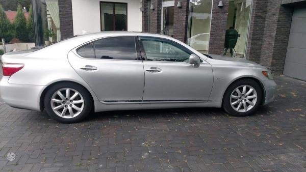 Pelēks Lexus LS 460 2007 Kauņa, ar dzinēja tilpumu 4.61 L un nobraukumu 243 tūkst. km par 8900 €, foto 4 vietnē AUTOMOTO.COM.LV