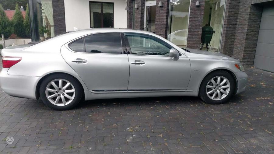 Pelēks Lexus LS 460 2007 Kauņa, ar dzinēja tilpumu 4.61 L un nobraukumu 243 tūkst. km par 8900 €, foto 5 vietnē AUTOMOTO.COM.LV