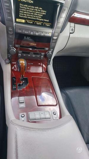 Pelēks Lexus LS 460 2007 Kauņa, ar dzinēja tilpumu 4.61 L un nobraukumu 243 tūkst. km par 8900 €, foto 13 vietnē AUTOMOTO.COM.LV