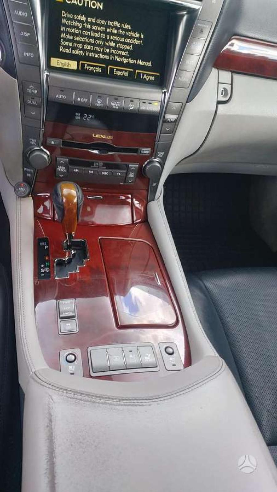 Pelēks Lexus LS 460 2007 Kauņa, ar dzinēja tilpumu 4.61 L un nobraukumu 243 tūkst. km par 8900 €, foto 13 vietnē AUTOMOTO.COM.LV