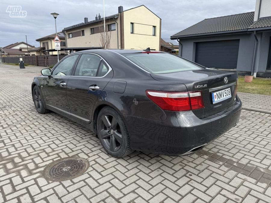 Lexus LS 460 2007 in Klaipeda, with an engine capacity of 4.60 L and mileage of 352 thousand km for 9500 €, photo 8 on AUTOMOTO.COM.LV