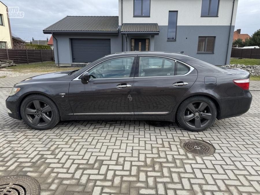 Lexus LS 460 2007 in Klaipeda, with an engine capacity of 4.60 L and mileage of 352 thousand km for 9500 €, photo 9 on AUTOMOTO.COM.LV