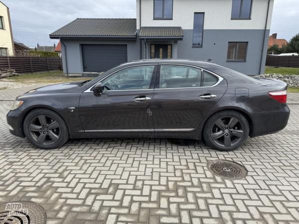 Lexus LS 460 2007 in Klaipeda, with an engine capacity of 4.60 L and mileage of 346 thousand km for 9450 €, photo 8 on AUTOMOTO.COM.LV