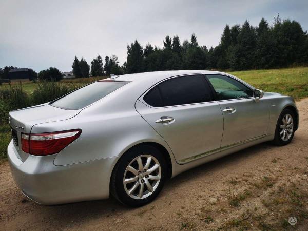 Lexus LS 460 2007 in Kaunas, with an engine capacity of 4.60 L and mileage of 270 thousand km for 4800 €, photo 8 on AUTOMOTO.COM.LV