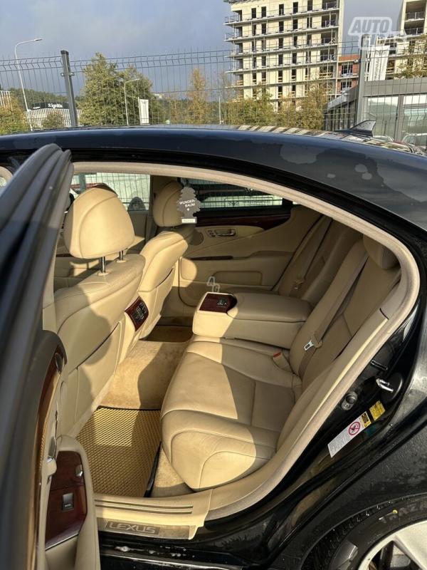 Lexus LS 460 2007 Viļņa, ar dzinēja tilpumu 4.60 L un nobraukumu 282 tūkst. km par 5400 €, foto 10 vietnē AUTOMOTO.COM.LV