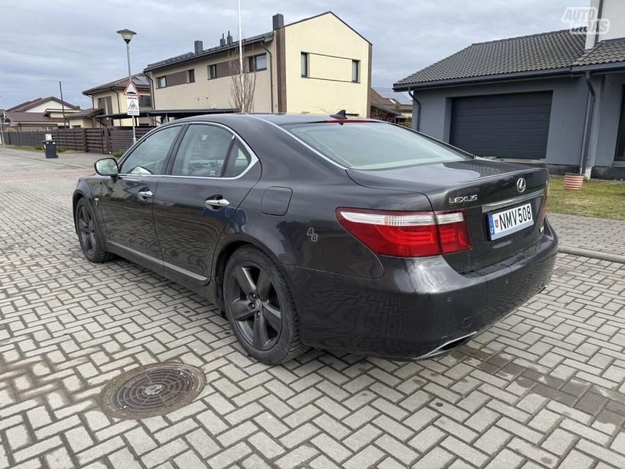 Violets Lexus LS 460 2007 Klaipėda, ar dzinēja tilpumu 4.60 L un nobraukumu 384 tūkst. km par 9500 €, foto 9 vietnē AUTOMOTO.COM.LV