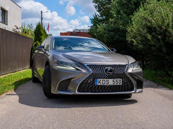 Grey Lexus LS 500h 2017 in Kaunas, with an engine capacity of 3.46 L and mileage of 185 thousand km for 36000 €, photo 2 on AUTOMOTO.COM.LV