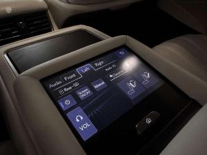 Pelēks Lexus LS 500h 2021 Viļņa, ar dzinēja tilpumu 3.50 L un nobraukumu 115 tūkst. km par 59989 €, foto 31 vietnē AUTOMOTO.COM.LV