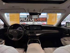Grey Lexus LS 500h 2021 in Vilnius, with an engine capacity of 3.50 L and mileage of 115 thousand km for 59989 €, photo 9 on AUTOMOTO.COM.LV