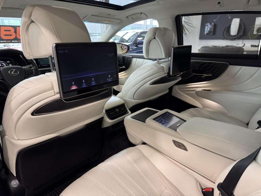 Grey Lexus LS 500h 2021 in Vilnius, with an engine capacity of 3.50 L and mileage of 115 thousand km for 59989 €, photo 10 on AUTOMOTO.COM.LV