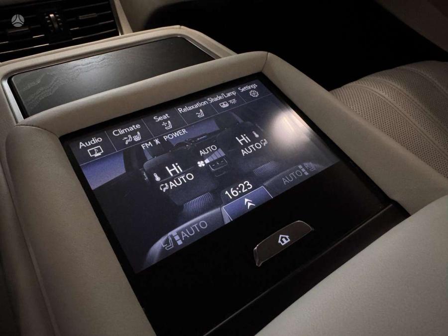 Grey Lexus LS 500h 2021 in Vilnius, with an engine capacity of 3.50 L and mileage of 115 thousand km for 59989 €, photo 30 on AUTOMOTO.COM.LV