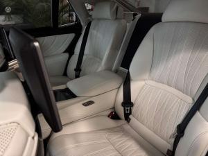 Grey Lexus LS 500h 2021 in Vilnius, with an engine capacity of 3.50 L and mileage of 115 thousand km for 59989 €, photo 33 on AUTOMOTO.COM.LV