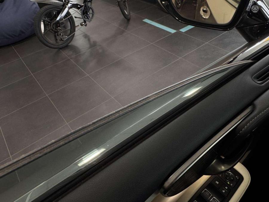 Grey Lexus LS 500h 2021 in Vilnius, with an engine capacity of 3.50 L and mileage of 115 thousand km for 59989 €, photo 36 on AUTOMOTO.COM.LV