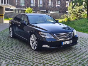 Melns Lexus LS 600h 2009 Viļņa, ar dzinēja tilpumu 4.97 L un nobraukumu 344 tūkst. km par 4200 €, foto 3 vietnē AUTOMOTO.COM.LV