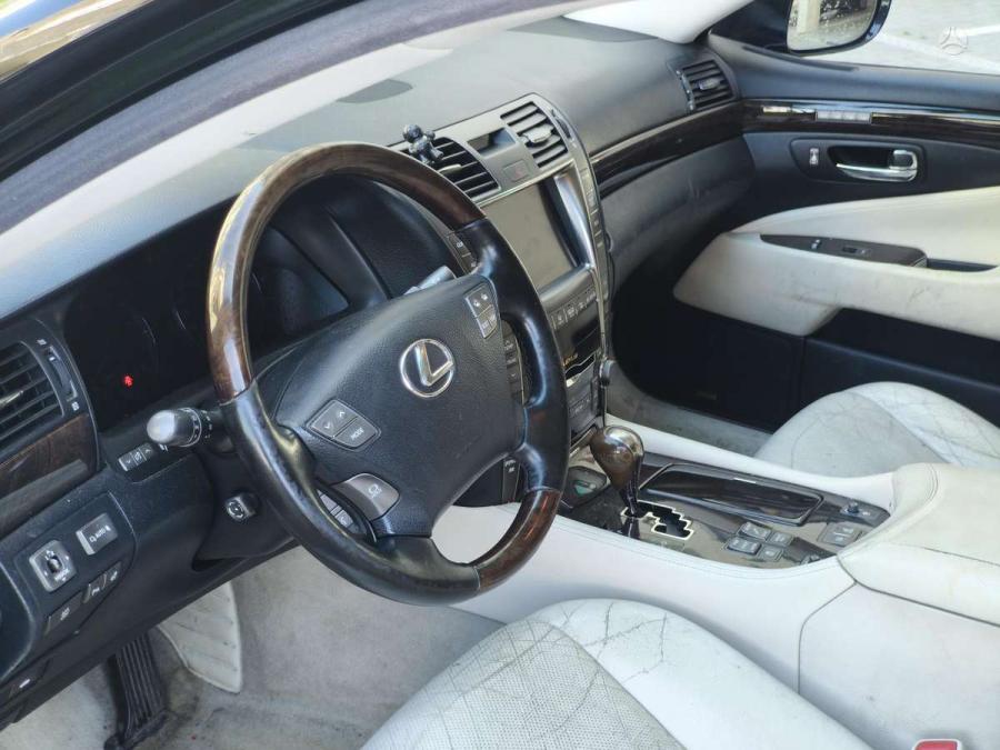 Melns Lexus LS 600h 2009 Viļņa, ar dzinēja tilpumu 4.97 L un nobraukumu 344 tūkst. km par 4200 €, foto 9 vietnē AUTOMOTO.COM.LV