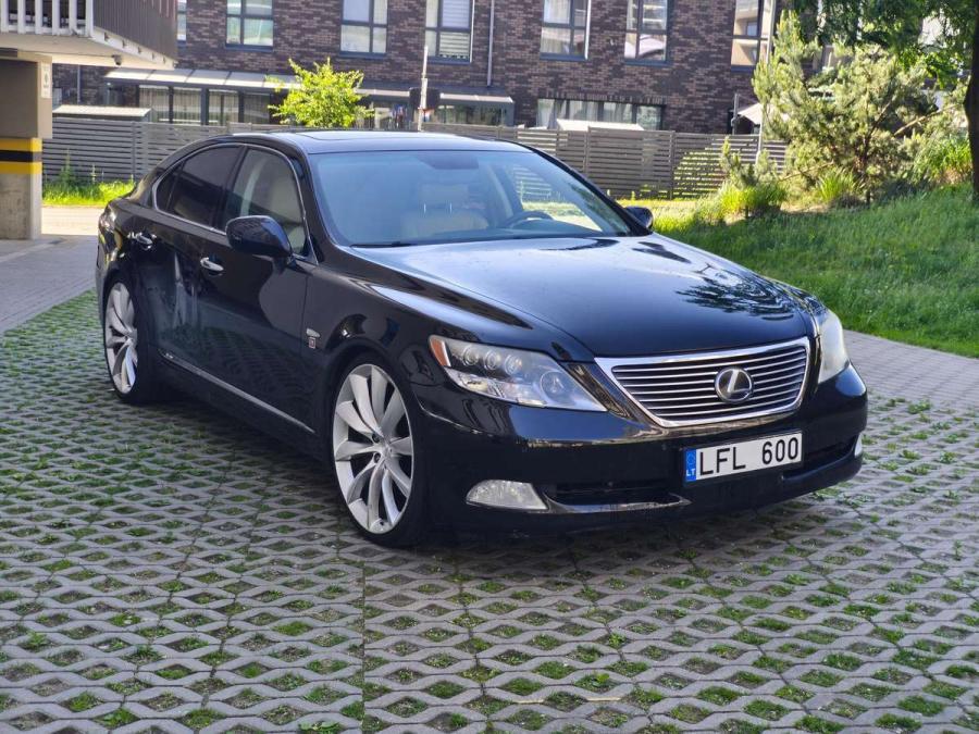 Black Lexus LS 600h 2009 in Vilnius, with an engine capacity of 4.97 L and mileage of 344 thousand km for 4400 €, photo 3 on AUTOMOTO.COM.LV