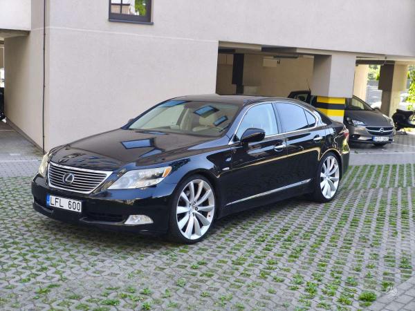 Melns Lexus LS 600h 2009 Viļņa, ar dzinēja tilpumu 4.97 L un nobraukumu 344 tūkst. km par 4200 €, foto 1 vietnē AUTOMOTO.COM.LV