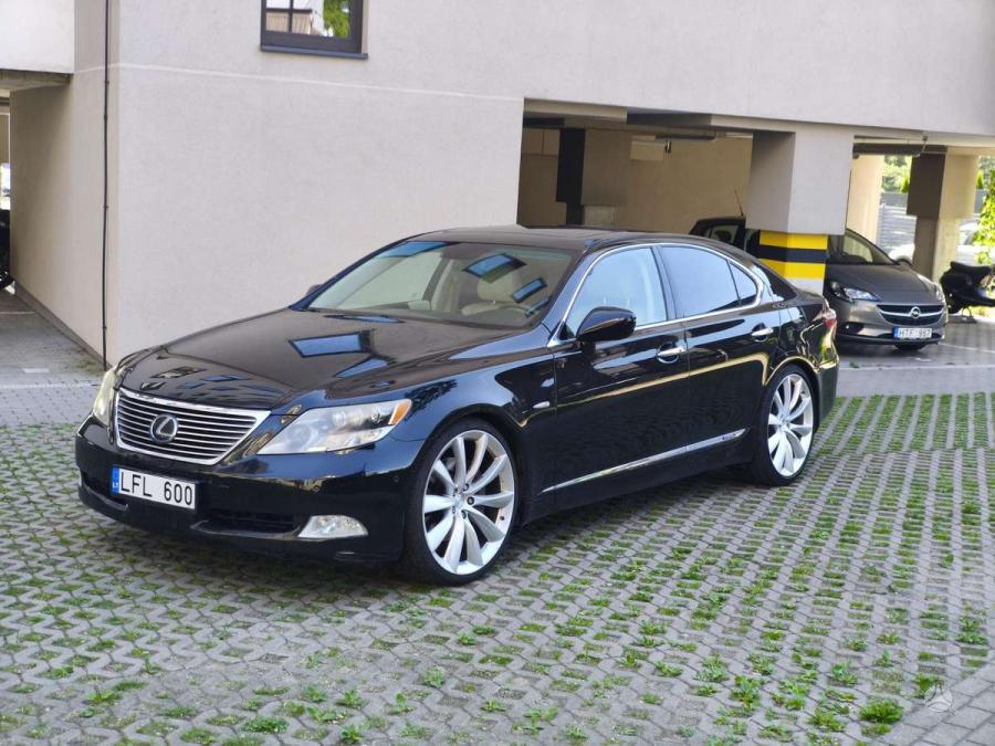 Black Lexus LS 600h 2009 in Vilnius, with an engine capacity of 4.97 L and mileage of 344 thousand km for 4200 €, photo 1 on AUTOMOTO.COM.LV