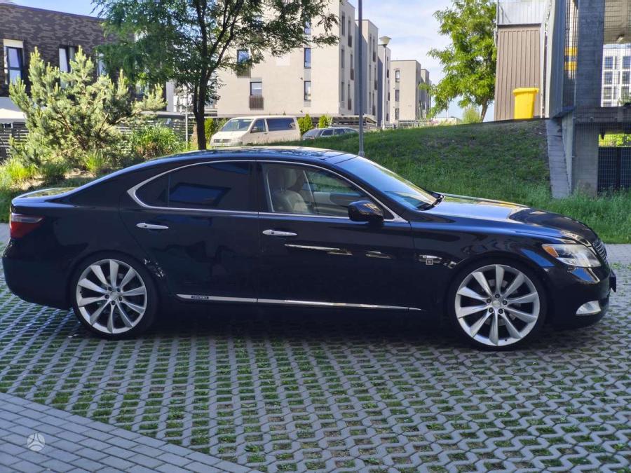 Black Lexus LS 600h 2009 in Vilnius, with an engine capacity of 4.97 L and mileage of 344 thousand km for 4200 €, photo 4 on AUTOMOTO.COM.LV