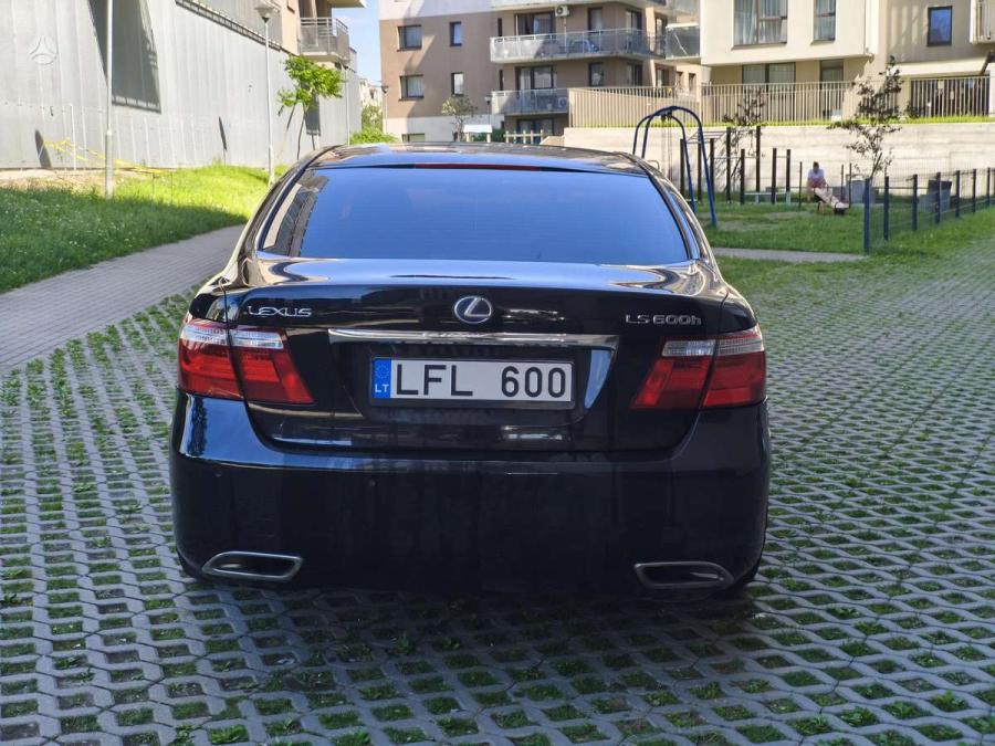Black Lexus LS 600h 2009 in Vilnius, with an engine capacity of 4.97 L and mileage of 344 thousand km for 4200 €, photo 6 on AUTOMOTO.COM.LV