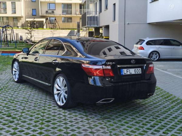Melns Lexus LS 600h 2009 Viļņa, ar dzinēja tilpumu 4.97 L un nobraukumu 344 tūkst. km par 4200 €, foto 6 vietnē AUTOMOTO.COM.LV