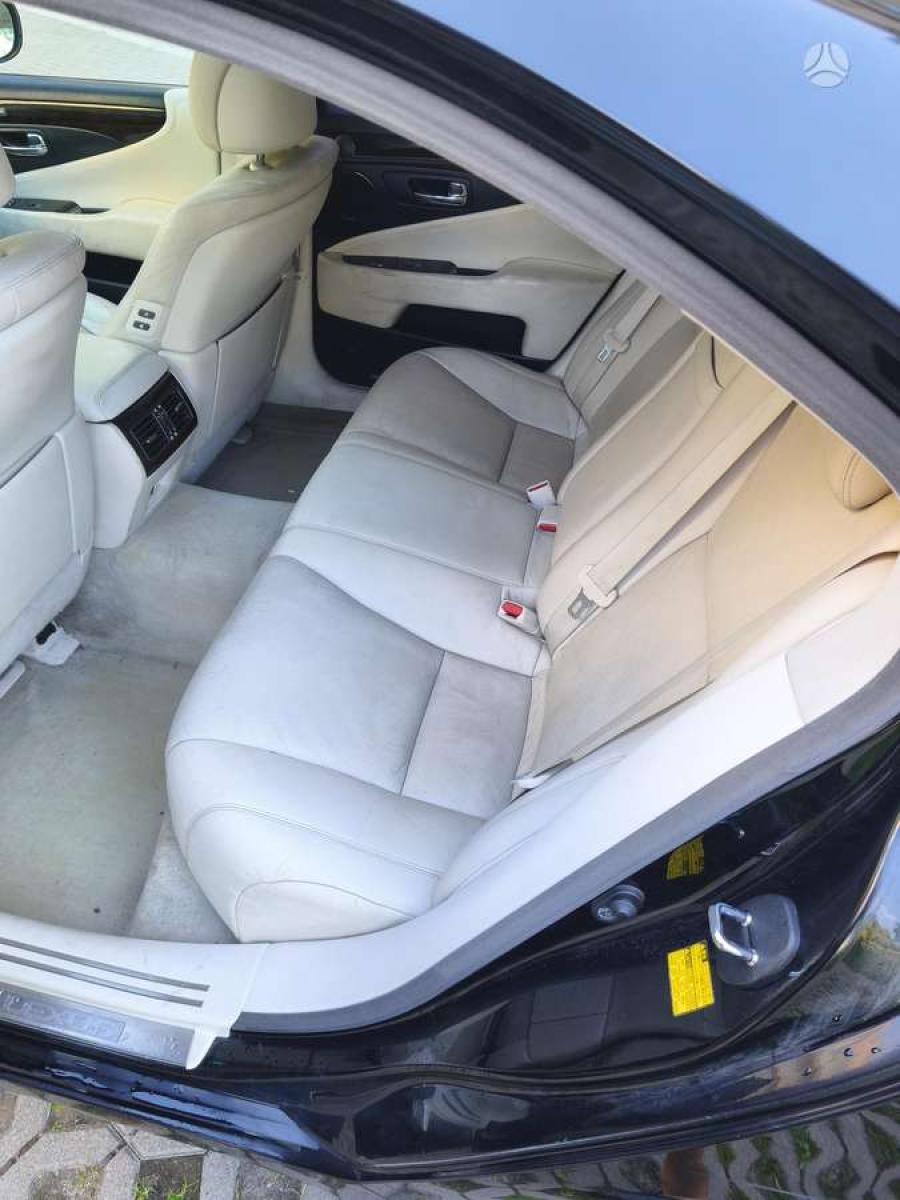 Black Lexus LS 600h 2009 in Vilnius, with an engine capacity of 4.97 L and mileage of 344 thousand km for 4200 €, photo 12 on AUTOMOTO.COM.LV