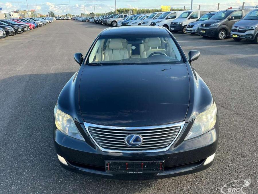Melns Lexus LS 600h 2008 Viļņa, ar dzinēja tilpumu 4.97 L un nobraukumu 393 tūkst. km par 8900 €, foto 5 vietnē AUTOMOTO.COM.LV