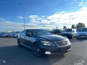 Melns Lexus LS 600h 2008 Viļņa, ar dzinēja tilpumu 4.97 L un nobraukumu 393 tūkst. km par 8900 €, foto 7 vietnē AUTOMOTO.COM.LV