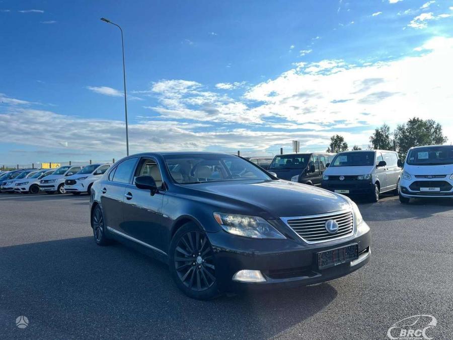 Melns Lexus LS 600h 2008 Viļņa, ar dzinēja tilpumu 4.97 L un nobraukumu 393 tūkst. km par 8900 €, foto 7 vietnē AUTOMOTO.COM.LV