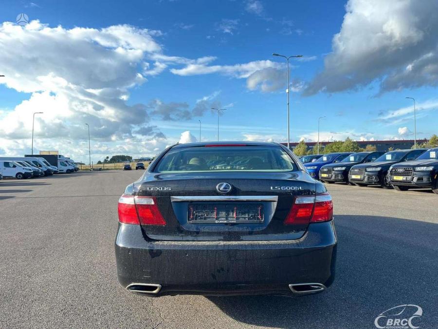 Melns Lexus LS 600h 2008 Viļņa, ar dzinēja tilpumu 4.97 L un nobraukumu 393 tūkst. km par 8900 €, foto 8 vietnē AUTOMOTO.COM.LV