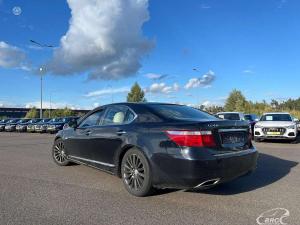 Melns Lexus LS 600h 2008 Viļņa, ar dzinēja tilpumu 4.97 L un nobraukumu 393 tūkst. km par 8900 €, foto 9 vietnē AUTOMOTO.COM.LV