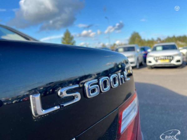 Lexus LS 600h 2008 Viļņa vietnē Melns Lexus LS 600h 2008 Viļņa, ar dzinēja tilpumu 4.97 L un nobraukumu 393 tūkst. km par 8900 €, foto 10 vietnē AUTOMOTO.COM.LV