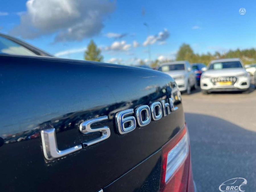 Melns Lexus LS 600h 2008 Viļņa, ar dzinēja tilpumu 4.97 L un nobraukumu 393 tūkst. km par 8900 €, foto 10 vietnē AUTOMOTO.COM.LV