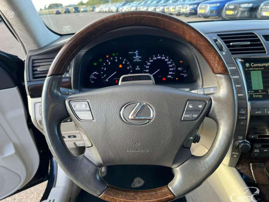 Melns Lexus LS 600h 2008 Viļņa, ar dzinēja tilpumu 4.97 L un nobraukumu 393 tūkst. km par 8900 €, foto 15 vietnē AUTOMOTO.COM.LV