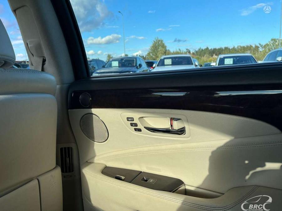 Melns Lexus LS 600h 2008 Viļņa, ar dzinēja tilpumu 4.97 L un nobraukumu 393 tūkst. km par 8900 €, foto 28 vietnē AUTOMOTO.COM.LV