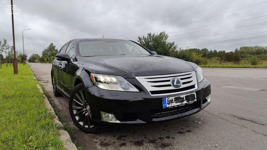 Black Lexus LS 600h 2012 in Siauliai, with an engine capacity of 5.00 L and mileage of 86 thousand km for 14999 €, photo 1 on AUTOMOTO.COM.LV