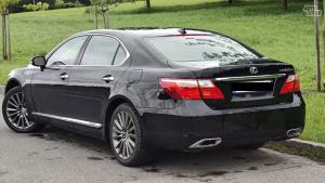 Black Lexus LS 600h 2012 in Siauliai, with an engine capacity of 5.00 L and mileage of 86 thousand km for 14999 €, photo 3 on AUTOMOTO.COM.LV