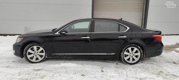 Melns Lexus LS 600h 2012 Šauļi, ar dzinēja tilpumu 5.00 L un nobraukumu 86 tūkst. km par 14999 €, foto 5 vietnē AUTOMOTO.COM.LV