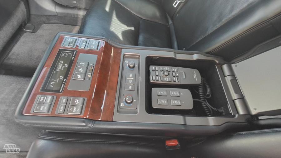 Black Lexus LS 600h 2012 in Siauliai, with an engine capacity of 5.00 L and mileage of 86 thousand km for 14999 €, photo 13 on AUTOMOTO.COM.LV