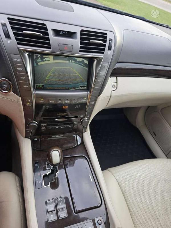 Blue Lexus LS 600h 2008 in Utena, with an engine capacity of 5.00 L and mileage of 409 thousand km for 7000 €, photo 7 on AUTOMOTO.COM.LV
