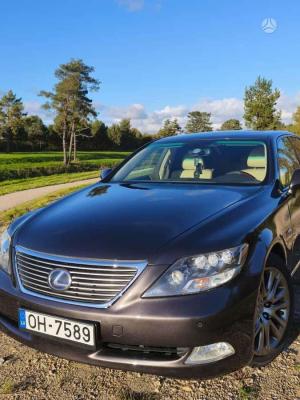 Pelēks Lexus LS 600h 2009 Rīga, ar dzinēja tilpumu 5.00 L un nobraukumu 299 tūkst. km par 12584 €, foto  vietnē AUTOMOTO.COM.LV