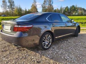 Pelēks Lexus LS 600h 2009 Rīga, ar dzinēja tilpumu 5.00 L un nobraukumu 299 tūkst. km par 12584 €, foto 5 vietnē AUTOMOTO.COM.LV