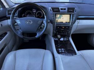 Lexus LS 600h 2008 in Vilnius, with an engine capacity of 4.97 L and mileage of 220 thousand km for 16777 €, photo 9 on AUTOMOTO.COM.LV