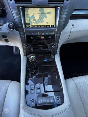 Lexus LS 600h 2008 in Vilnius, with an engine capacity of 4.97 L and mileage of 220 thousand km for 16777 €, photo 25 on AUTOMOTO.COM.LV