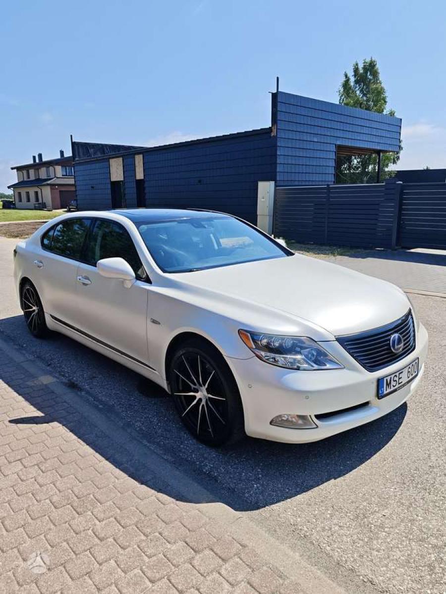 White Lexus LS 600h 2008 in Klaipeda, with an engine capacity of 4.97 L and mileage of 276 thousand km for 7000 €, photo 4 on AUTOMOTO.COM.LV