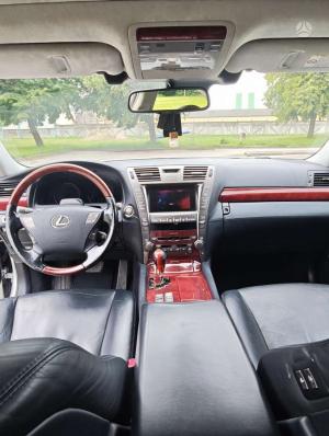 White Lexus LS 600h 2008 in Klaipeda, with an engine capacity of 4.97 L and mileage of 276 thousand km for 7000 €, photo 14 on AUTOMOTO.COM.LV