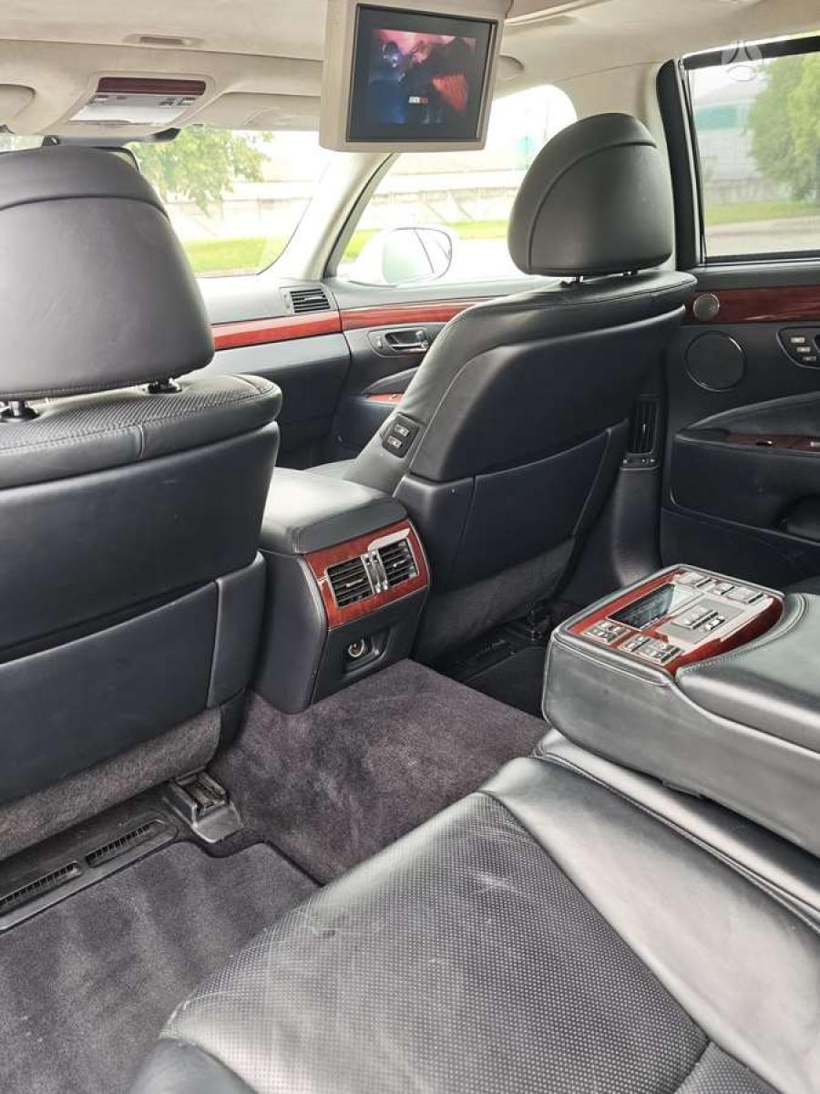 White Lexus LS 600h 2008 in Klaipeda, with an engine capacity of 4.97 L and mileage of 276 thousand km for 7000 €, photo 18 on AUTOMOTO.COM.LV