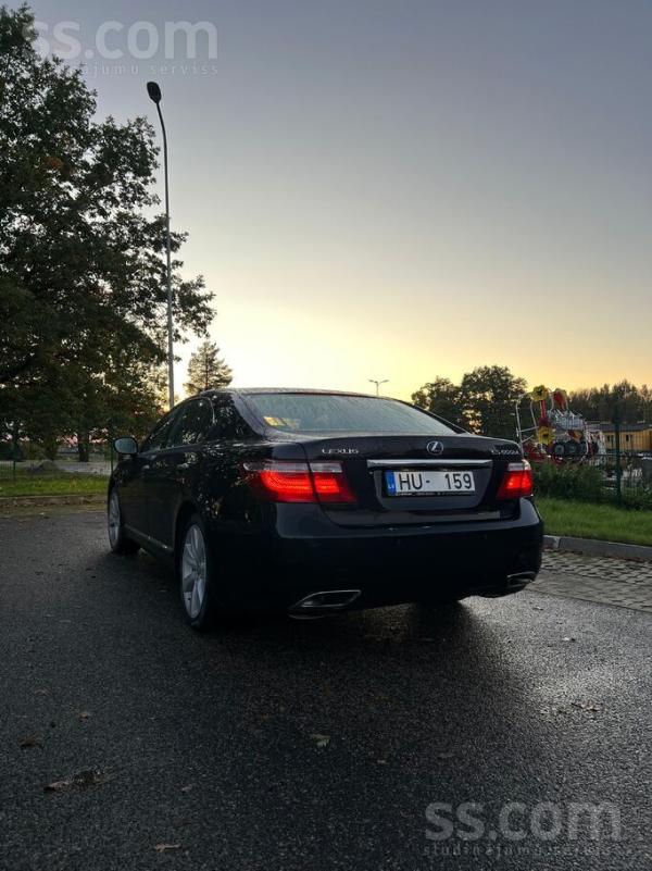 Black Lexus LS 2008 in Valmiera, with an engine capacity of 5.00 L and mileage of 361 thousand km for 10500 €, photo 3 on AUTOMOTO.COM.LV