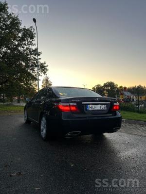 Black Lexus LS 2008 in Valmiera, with an engine capacity of 5.00 L and mileage of 361 thousand km for 10500 €, photo 4 on AUTOMOTO.COM.LV