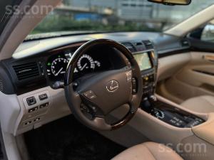 Black Lexus LS 2008 in Valmiera, with an engine capacity of 5.00 L and mileage of 361 thousand km for 10500 €, photo 5 on AUTOMOTO.COM.LV